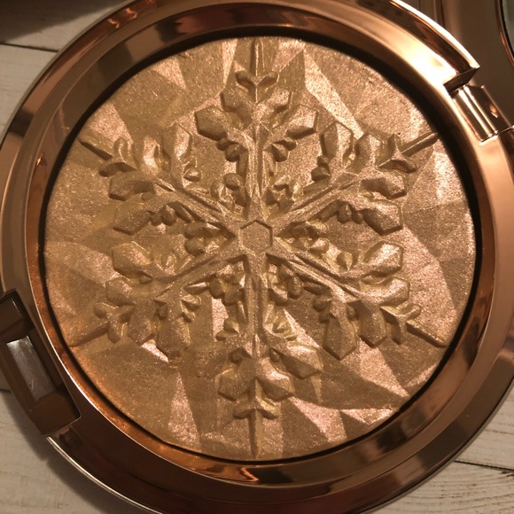 MAC Cosmetics | Makeup | Mac Show Gold Highlighter Brush Bag | Poshmark